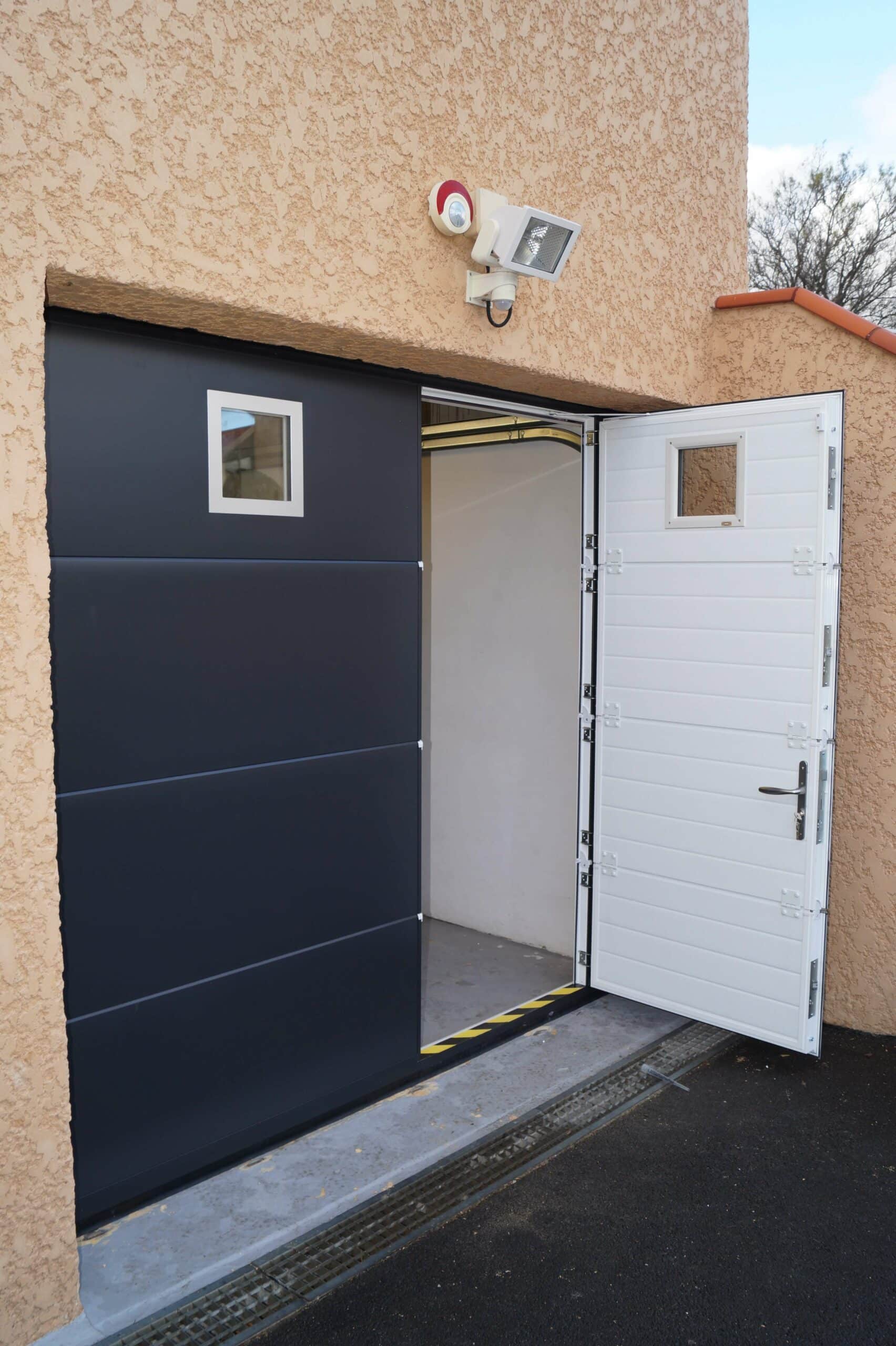 Porte De Garage Sectionnelle Avec Portillon Brico Depot
